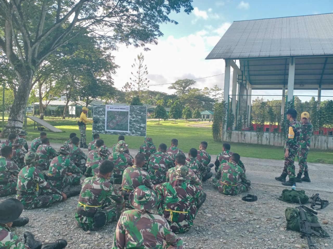 Prajurit Brigif Raider 20/IJK/3 Kostrad Latihan Lintas Medan Dengan ...